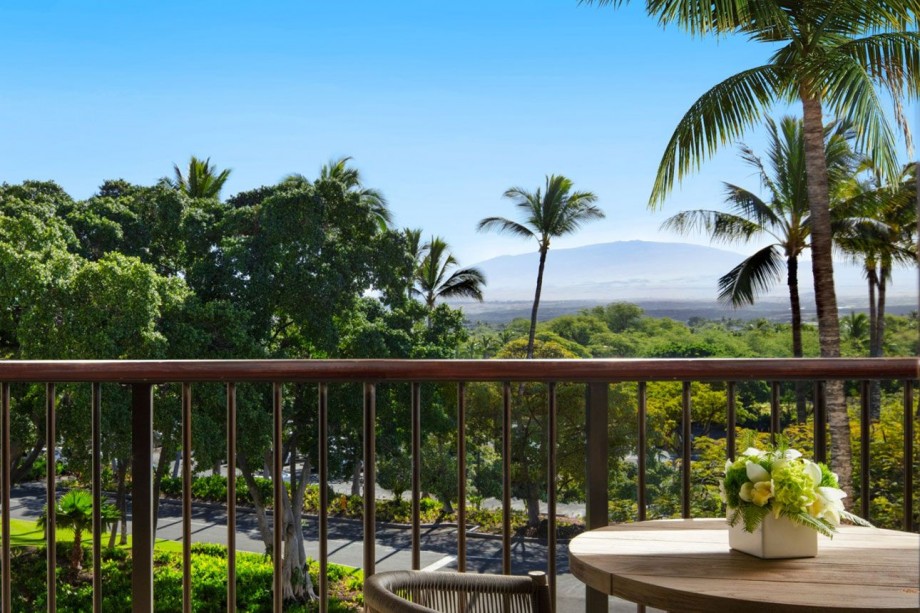 Best Hawaii Overwater Bungalows & Huts in 2026 - tripbirdie.com